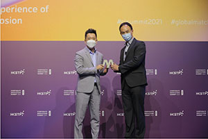 Mr. Ravel Lai, Hysan’s General Manager of Business Technology, receives ...